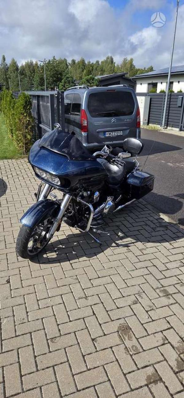 Harley-Davidson Road Glide 2016 in Vilnius on AUTOMOTO.COM.LV Harley-Davidson Road Glide 2016 in Vilnius, with an engine capacity of 0.00 L and mileage of 27 thousand km for 13000 €, photo 10 on AUTOMOTO.COM.LV