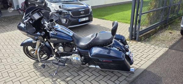 Harley-Davidson Road Glide 2016 in Vilnius on AUTOMOTO.COM.LV Harley-Davidson Road Glide 2016 in Vilnius, with an engine capacity of 0.00 L and mileage of 27 thousand km for 13000 €, photo 11 on AUTOMOTO.COM.LV