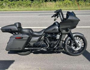 Harley-Davidson Road Glide 2017 Klaipėda, ar dzinēja tilpumu 18.00 L un nobraukumu 21 tūkst. km par 17900 €, foto 2 vietnē AUTOMOTO.COM.LV