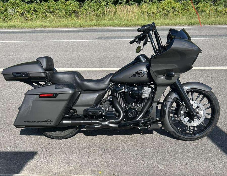 Harley-Davidson Road Glide 2017 Klaipėda, ar dzinēja tilpumu 18.00 L un nobraukumu 21 tūkst. km par 17900 €, foto 2 vietnē AUTOMOTO.COM.LV