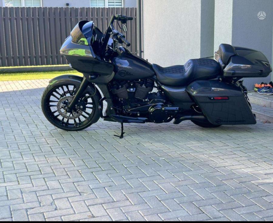 Harley-Davidson Road Glide 2017 Klaipėda, ar dzinēja tilpumu 18.00 L un nobraukumu 21 tūkst. km par 17900 €, foto 3 vietnē AUTOMOTO.COM.LV