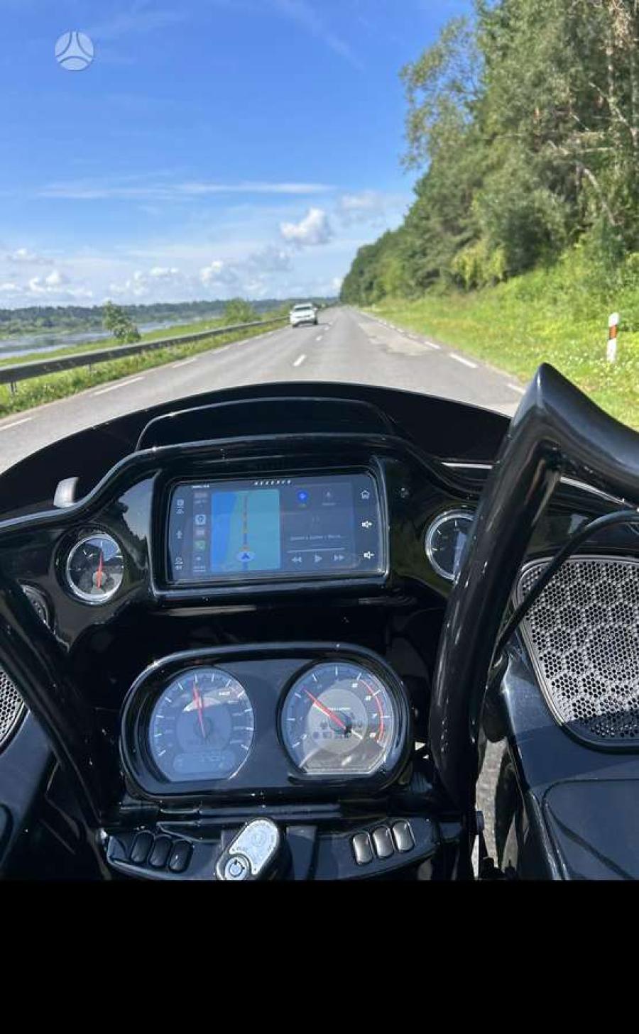 Harley-Davidson Road Glide 2017 Klaipėda, ar dzinēja tilpumu 18.00 L un nobraukumu 21 tūkst. km par 17900 €, foto 5 vietnē AUTOMOTO.COM.LV