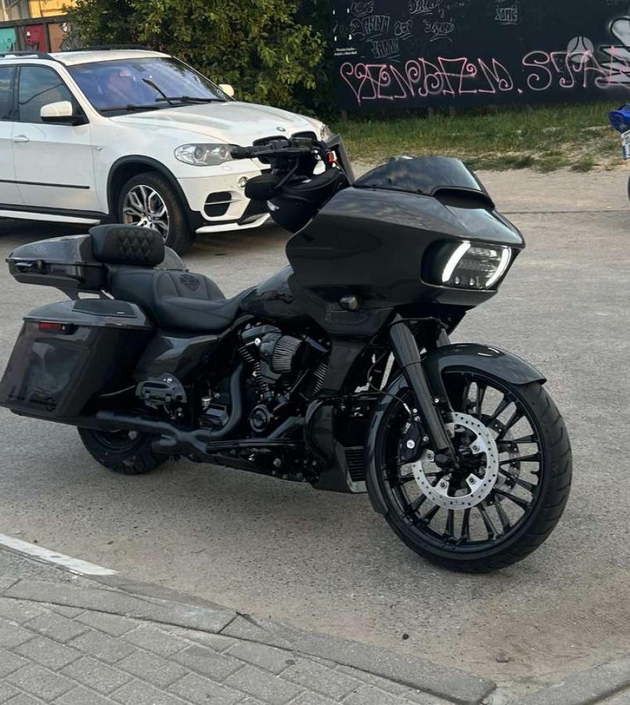 Harley-Davidson Road Glide 2017 Klaipėda, ar dzinēja tilpumu 18.00 L un nobraukumu 21 tūkst. km par 17900 €, foto 6 vietnē AUTOMOTO.COM.LV
