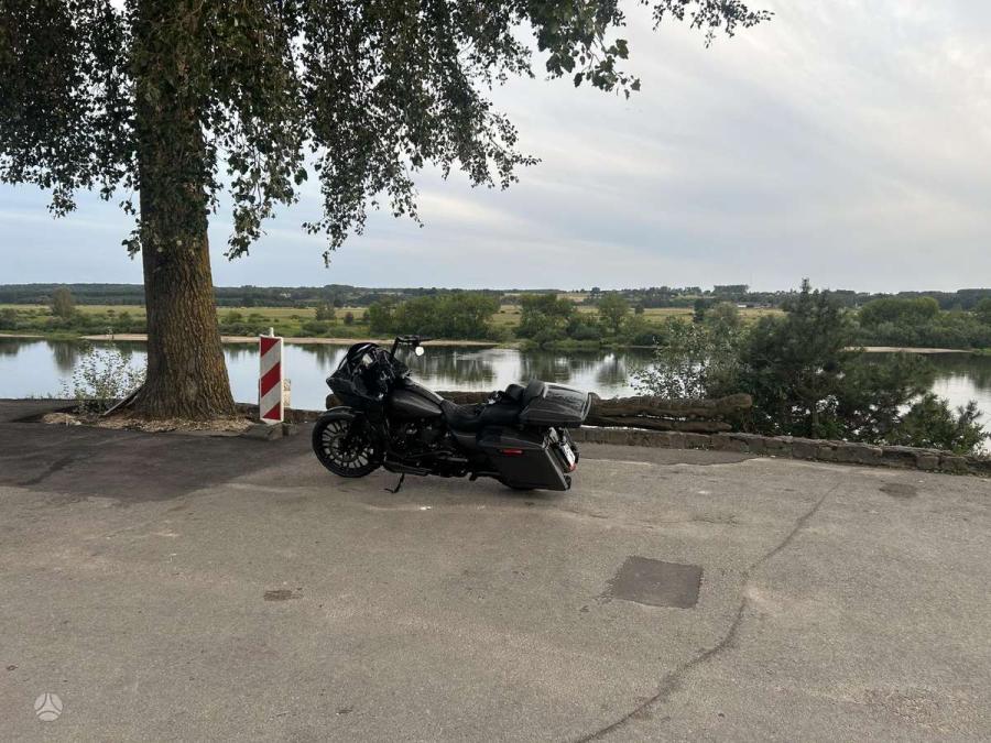 Harley-Davidson Road Glide 2017 Klaipėda, ar dzinēja tilpumu 18.00 L un nobraukumu 21 tūkst. km par 17900 €, foto 9 vietnē AUTOMOTO.COM.LV