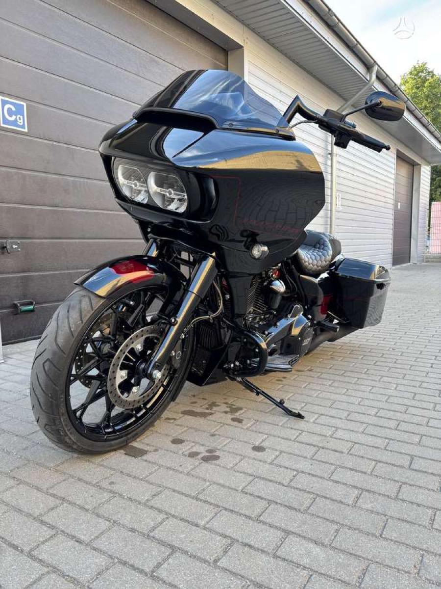 Harley-Davidson Road Glide 2018 in Klaipeda, with an engine capacity of 1.90 L and mileage of 32 thousand km for 17500 €, photo 1 on AUTOMOTO.COM.LV