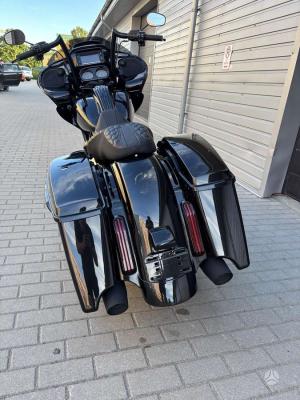 Harley-Davidson Road Glide 2018 in Klaipeda, with an engine capacity of 1.90 L and mileage of 32 thousand km for 17500 €, photo 5 on AUTOMOTO.COM.LV