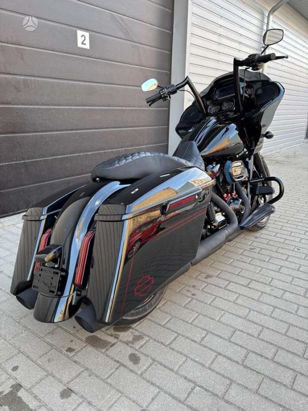 Harley-Davidson Road Glide 2018 in Klaipeda, with an engine capacity of 1.90 L and mileage of 32 thousand km for 17500 €, photo 6 on AUTOMOTO.COM.LV