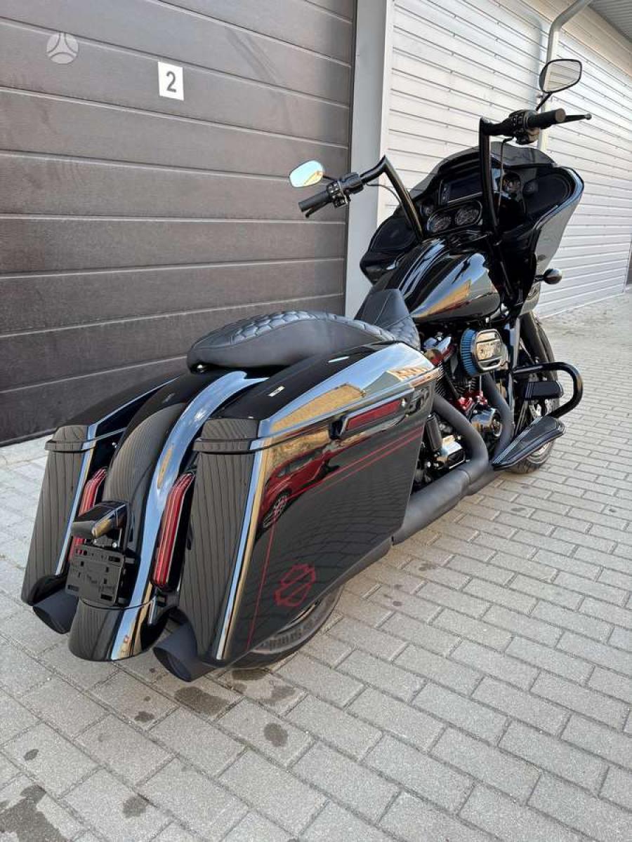 Harley-Davidson Road Glide 2018 in Klaipeda, with an engine capacity of 1.90 L and mileage of 32 thousand km for 17500 €, photo 6 on AUTOMOTO.COM.LV