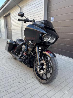 Harley-Davidson Road Glide 2018 in Klaipeda, with an engine capacity of 1.90 L and mileage of 32 thousand km for 17500 €, photo 8 on AUTOMOTO.COM.LV