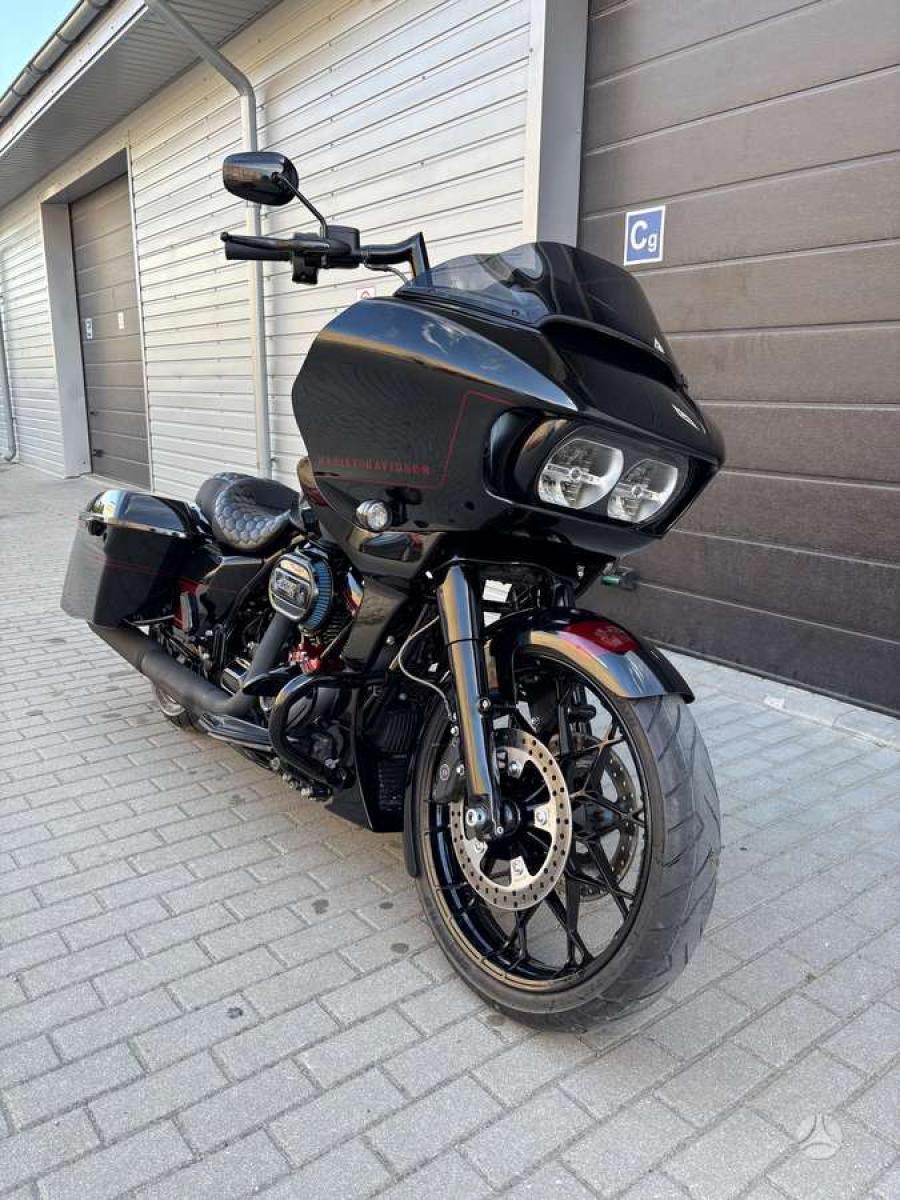 Harley-Davidson Road Glide 2018 in Klaipeda, with an engine capacity of 1.90 L and mileage of 32 thousand km for 17500 €, photo 8 on AUTOMOTO.COM.LV