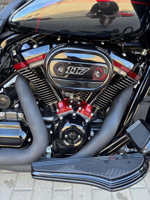 Harley-Davidson Road Glide 2018 in Klaipeda, with an engine capacity of 1.90 L and mileage of 32 thousand km for 17500 €, photo 9 on AUTOMOTO.COM.LV