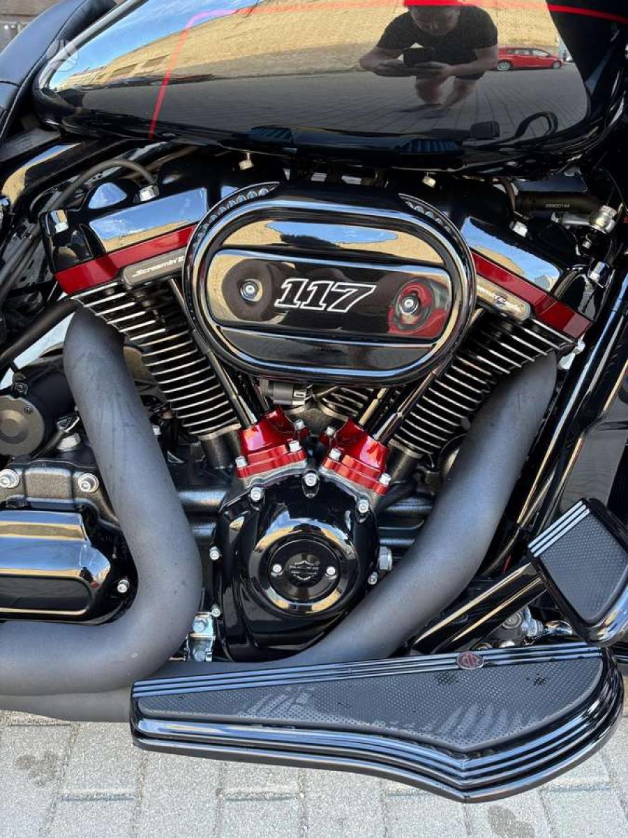 Harley-Davidson Road Glide 2018 in Klaipeda, with an engine capacity of 1.90 L and mileage of 32 thousand km for 17500 €, photo 9 on AUTOMOTO.COM.LV