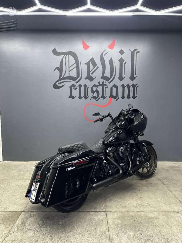 Harley-Davidson Road Glide 2018 in Kaunas, with an engine capacity of 1.75 L and mileage of 20 thousand km for 13900 €, photo 4 on AUTOMOTO.COM.LV