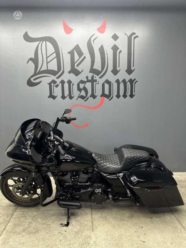 Harley-Davidson Road Glide 2018 in Kaunas, with an engine capacity of 1.75 L and mileage of 20 thousand km for 13900 €, photo 5 on AUTOMOTO.COM.LV