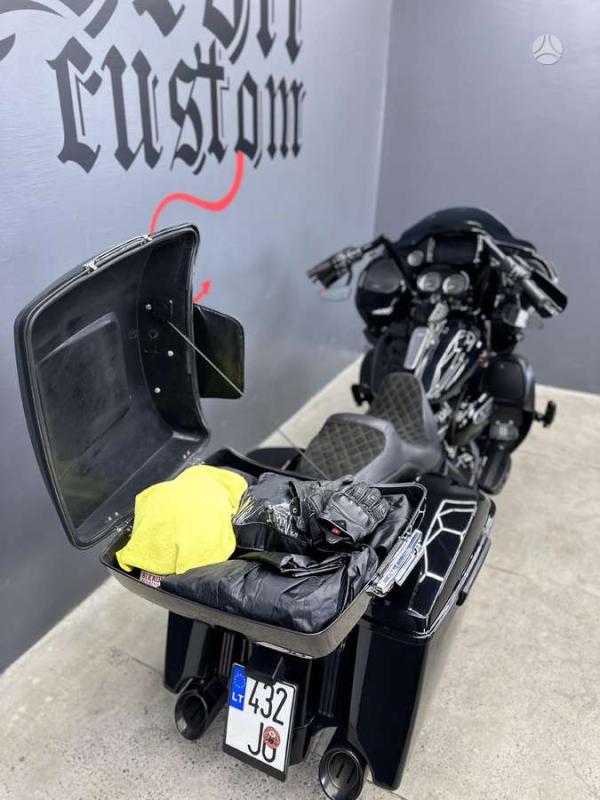 Harley-Davidson Road Glide 2019 in Kaunas, with an engine capacity of 1.89 L and mileage of 11 thousand km for 18700 €, photo 11 on AUTOMOTO.COM.LV