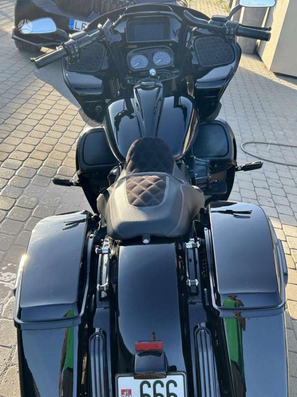 Харли-Девидсон Road Glide 2019 в Клайпеда, объемом двигателя 0.00 л и пробегом 20 тыс. км за 15750 €, фото 9 на AUTOMOTO.COM.LV