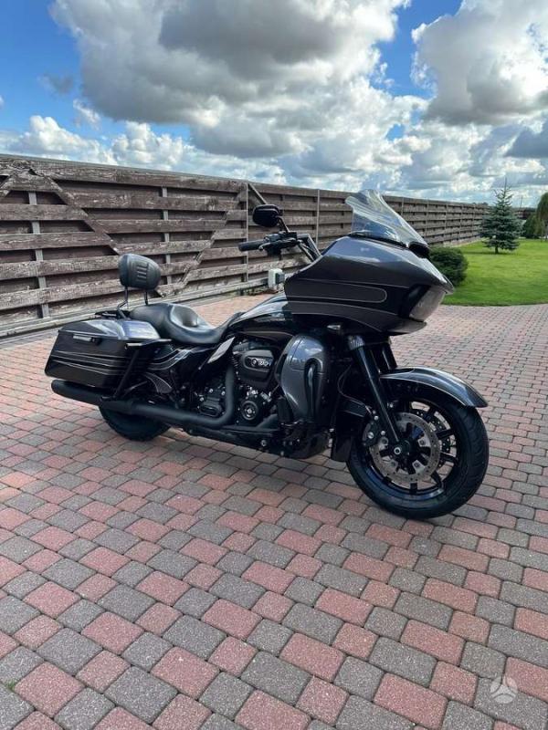 Harley-Davidson Road Glide 2019 in Klaipeda, with an engine capacity of 1.87 L and mileage of 27 thousand km for 15300 €, photo 1 on AUTOMOTO.COM.LV