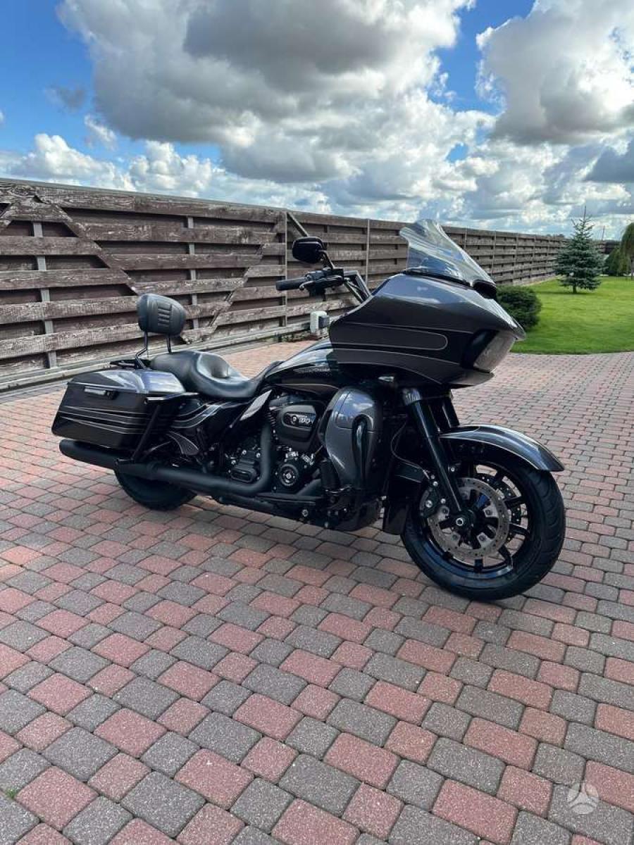 Harley-Davidson Road Glide 2019 in Klaipeda, with an engine capacity of 1.87 L and mileage of 27 thousand km for 15300 €, photo 1 on AUTOMOTO.COM.LV