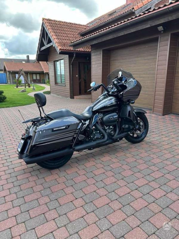 Harley-Davidson Road Glide 2019 in Klaipeda, with an engine capacity of 1.87 L and mileage of 27 thousand km for 15300 €, photo 3 on AUTOMOTO.COM.LV
