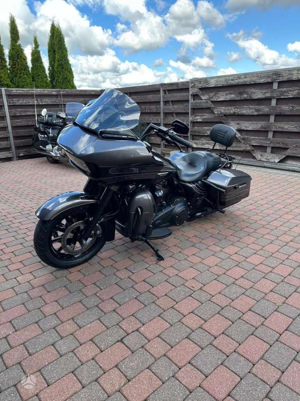 Harley-Davidson Road Glide 2019 in Klaipeda, with an engine capacity of 1.87 L and mileage of 27 thousand km for 15300 €, photo 5 on AUTOMOTO.COM.LV