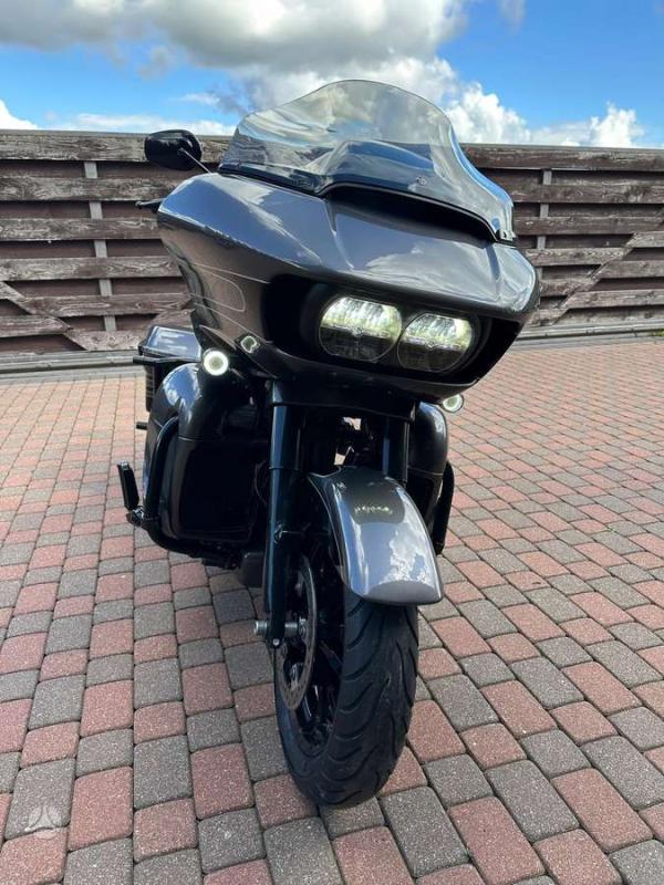 Harley-Davidson Road Glide 2019 in Klaipeda, with an engine capacity of 1.87 L and mileage of 27 thousand km for 15300 €, photo 9 on AUTOMOTO.COM.LV