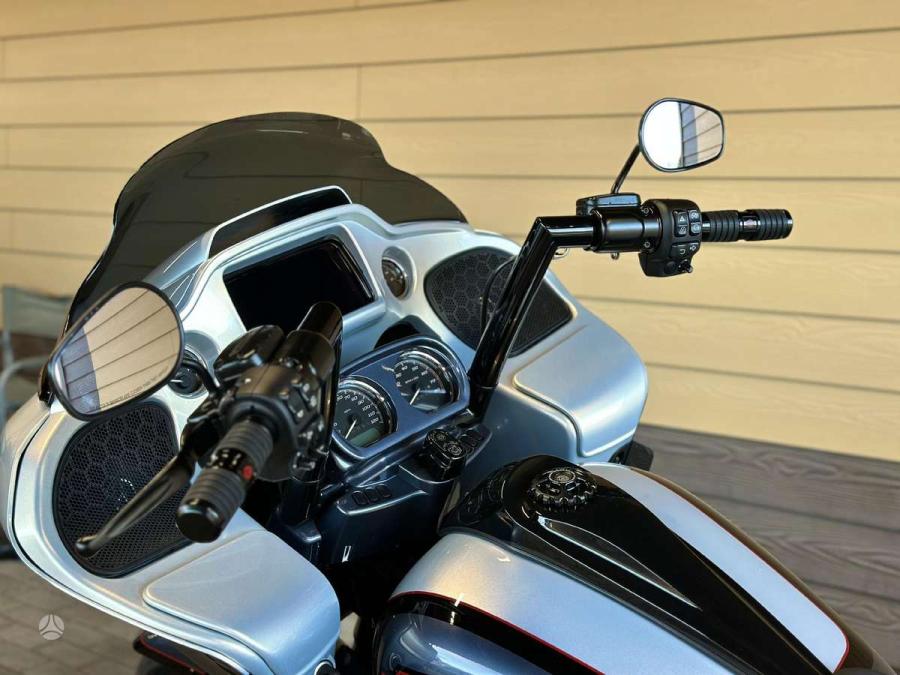Harley-Davidson Road Glide 2020 in Klaipeda, with an engine capacity of 1.89 L and mileage of 23 thousand km for 17500 €, photo 6 on AUTOMOTO.COM.LV