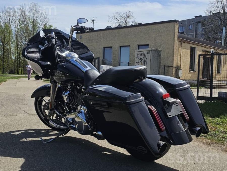 Harley-Davidson Road Glide 2020 in Riga, with an engine capacity of 1.75 L and mileage of 0 thousand km for 18900 €, photo 6 on AUTOMOTO.COM.LV
