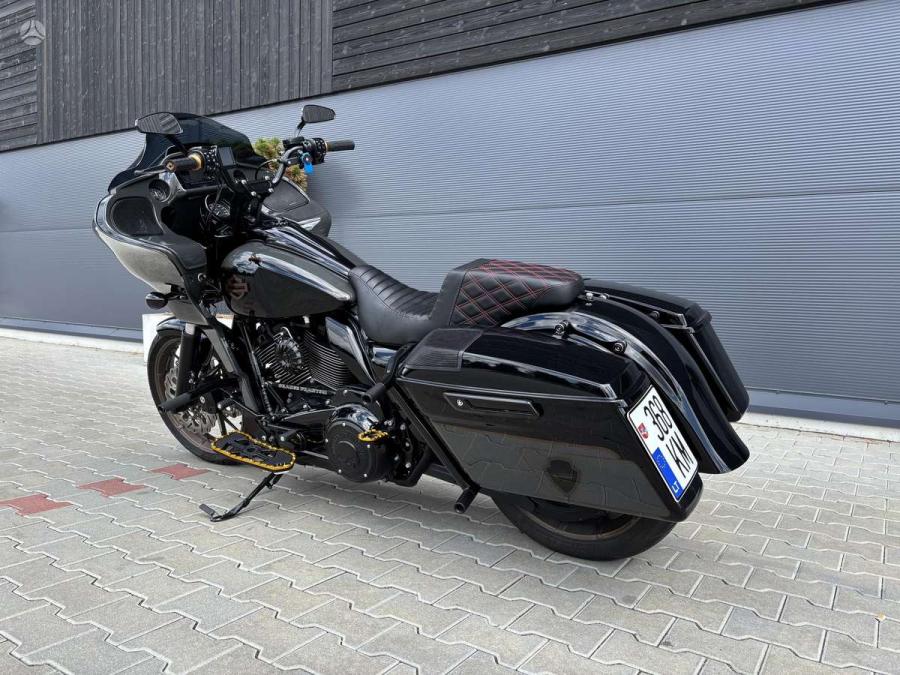 Harley-Davidson Road Glide 2020 in Siauliai, with an engine capacity of 1.89 L and mileage of 5 thousand km for 19200 €, photo 3 on AUTOMOTO.COM.LV