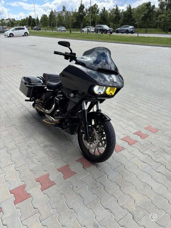 Harley-Davidson Road Glide 2020 in Siauliai, with an engine capacity of 1.89 L and mileage of 5 thousand km for 19200 €, photo 3 on AUTOMOTO.COM.LV
