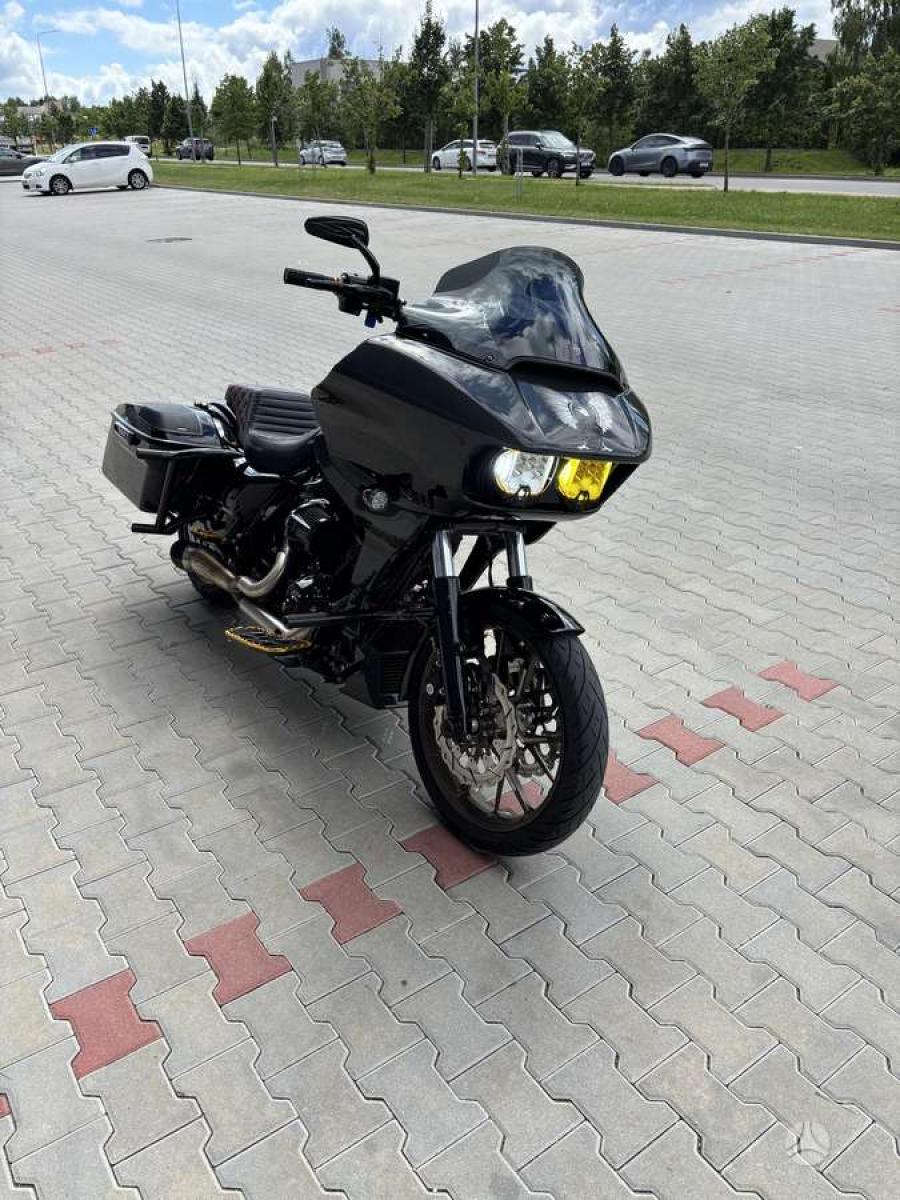 Harley-Davidson Road Glide 2020 in Siauliai, with an engine capacity of 1.89 L and mileage of 5 thousand km for 19200 €, photo 4 on AUTOMOTO.COM.LV