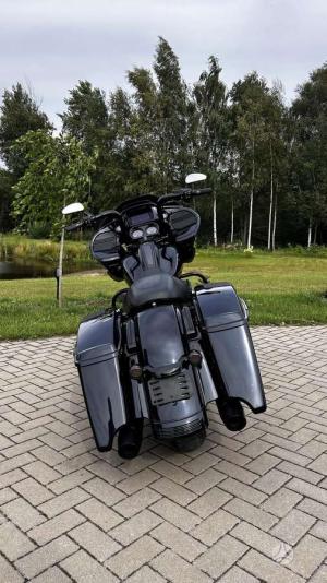 Harley-Davidson Road Glide 2021 Utena, ar dzinēja tilpumu 1.87 L un nobraukumu 55 tūkst. km par 16500 €, foto 10 vietnē AUTOMOTO.COM.LV