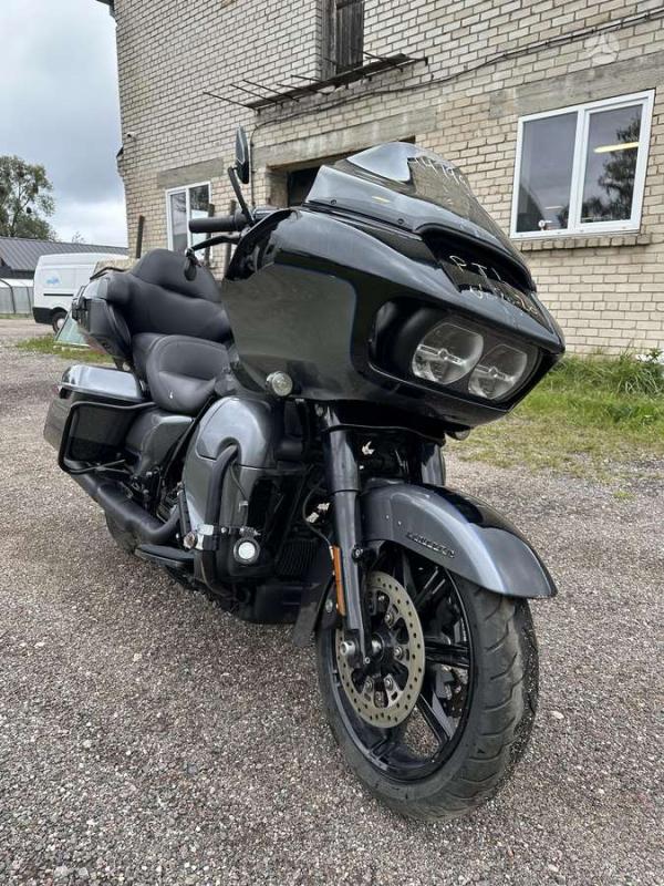 Harley-Davidson Road Glide 2021 Kauņa vietnē Harley-Davidson Road Glide 2021 Kauņa, ar dzinēja tilpumu 1.86 L un nobraukumu 20 tūkst. km par 12500 €, foto 1 vietnē AUTOMOTO.COM.LV