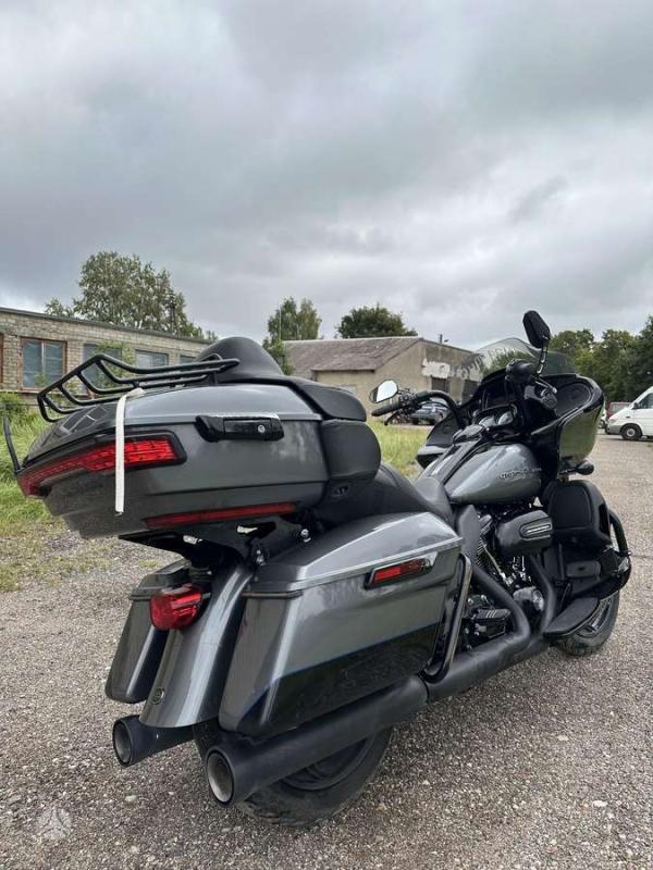 Harley-Davidson Road Glide 2021 Kauņa vietnē Harley-Davidson Road Glide 2021 Kauņa, ar dzinēja tilpumu 1.86 L un nobraukumu 20 tūkst. km par 12500 €, foto 4 vietnē AUTOMOTO.COM.LV