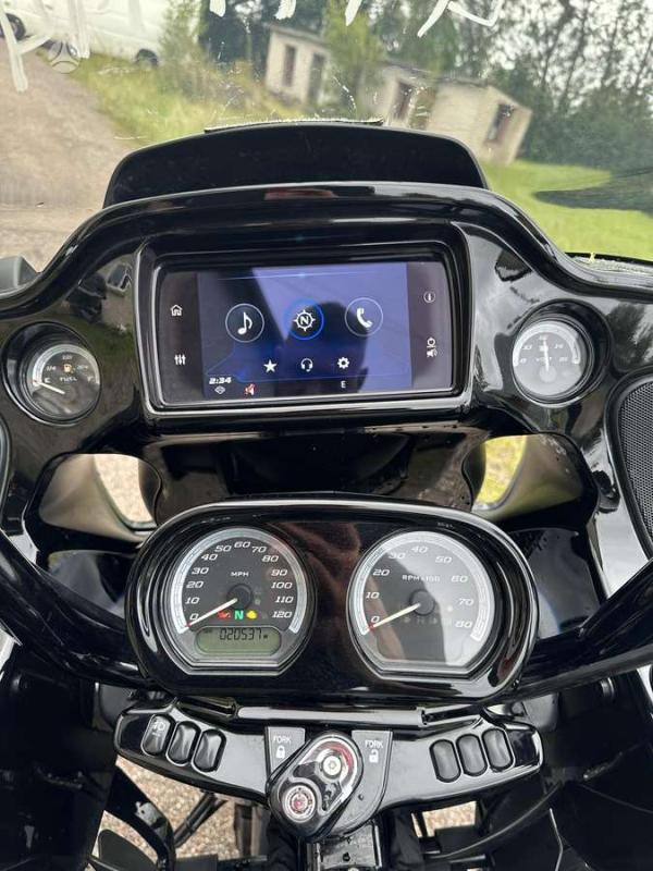 Harley-Davidson Road Glide 2021 Kauņa vietnē Harley-Davidson Road Glide 2021 Kauņa, ar dzinēja tilpumu 1.86 L un nobraukumu 20 tūkst. km par 12500 €, foto 10 vietnē AUTOMOTO.COM.LV