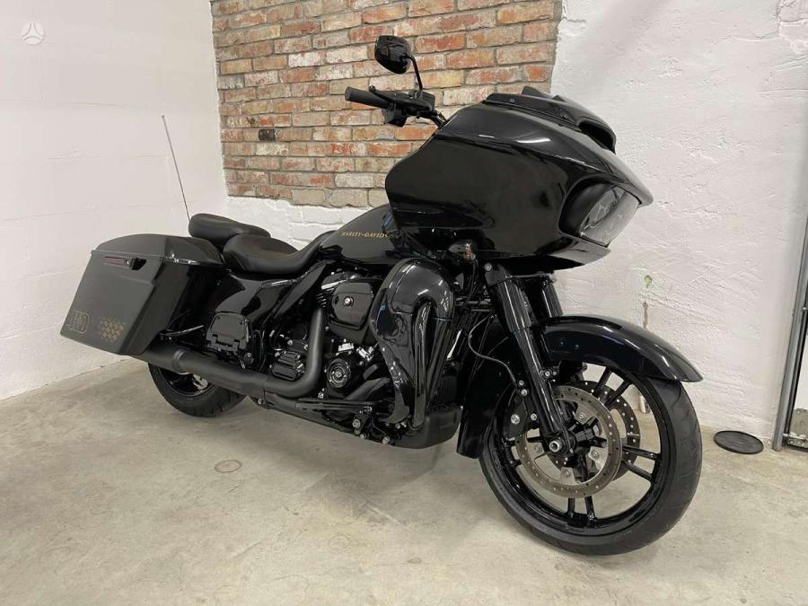 Harley-Davidson Road Glide 2022 in Pasvalys, with an engine capacity of 0.00 L and mileage of 28 thousand km for 16750 €, photo 1 on AUTOMOTO.COM.LV