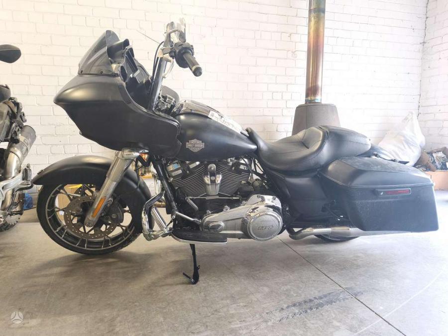 Харли-Девидсон Road Glide 2022 в Паневежис, объемом двигателя 1.90 л и пробегом 76 тыс. км за 10500 €, фото 3 на AUTOMOTO.COM.LV