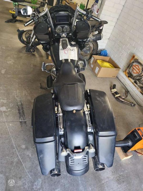 Харли-Девидсон Road Glide 2022 в Паневежис, объемом двигателя 1.90 л и пробегом 76 тыс. км за 10500 €, фото 5 на AUTOMOTO.COM.LV