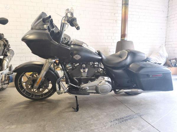 Harley-Davidson Road Glide 2022 Panevēža, ar dzinēja tilpumu 1.90 L un nobraukumu 76 tūkst. km par 10500 €, foto 3 vietnē AUTOMOTO.COM.LV