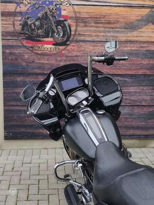 Harley-Davidson Road Glide 2022 Panevēža, ar dzinēja tilpumu 1.87 L un nobraukumu 30 tūkst. km par 11500 €, foto 6 vietnē AUTOMOTO.COM.LV