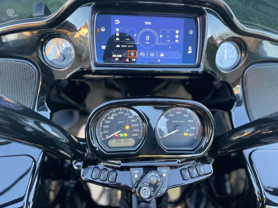 Harley-Davidson Road Glide 2023 Radviliškis, ar dzinēja tilpumu 1.90 L un nobraukumu 189 tūkst. km par 21500 €, foto 17 vietnē AUTOMOTO.COM.LV