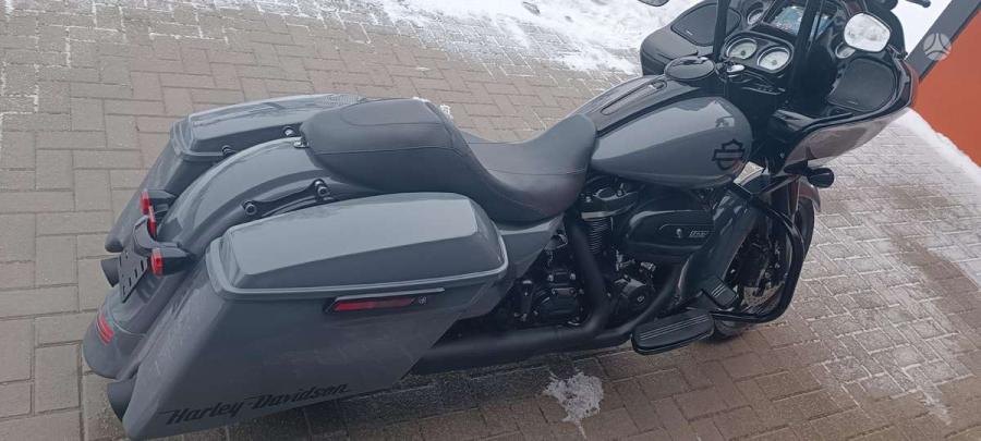 Harley-Davidson Road Glide 2023 in Siauliai, with an engine capacity of 1.80 L and mileage of 8 thousand km for 16700 €, photo 3 on AUTOMOTO.COM.LV