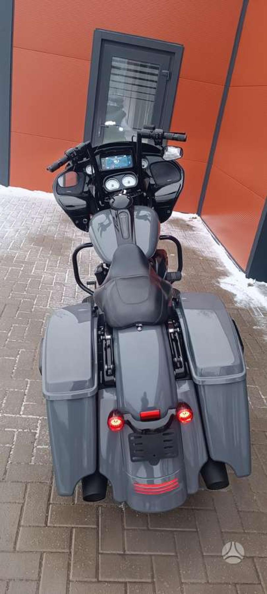 Harley-Davidson Road Glide 2023 in Siauliai, with an engine capacity of 1.80 L and mileage of 8 thousand km for 16700 €, photo 4 on AUTOMOTO.COM.LV