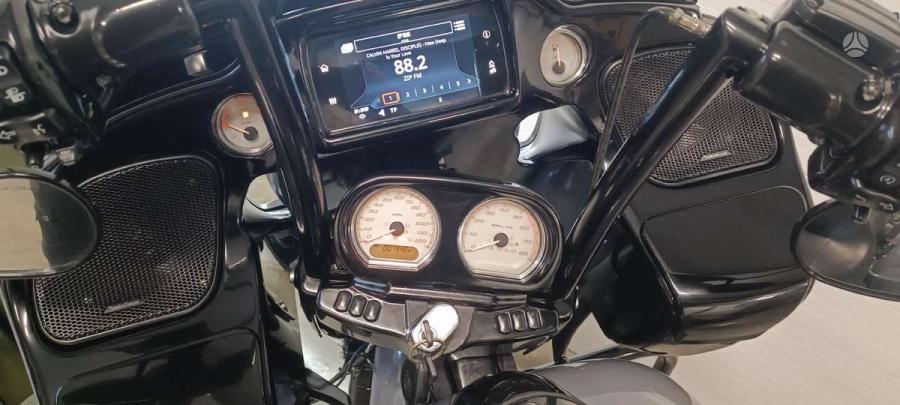 Harley-Davidson Road Glide 2023 in Siauliai, with an engine capacity of 1.80 L and mileage of 8 thousand km for 16700 €, photo 6 on AUTOMOTO.COM.LV