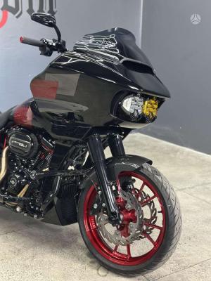 Harley-Davidson Road Glide 2023 Kauņa, ar dzinēja tilpumu 1.80 L un nobraukumu 6 tūkst. km par 23595 €, foto  vietnē AUTOMOTO.COM.LV