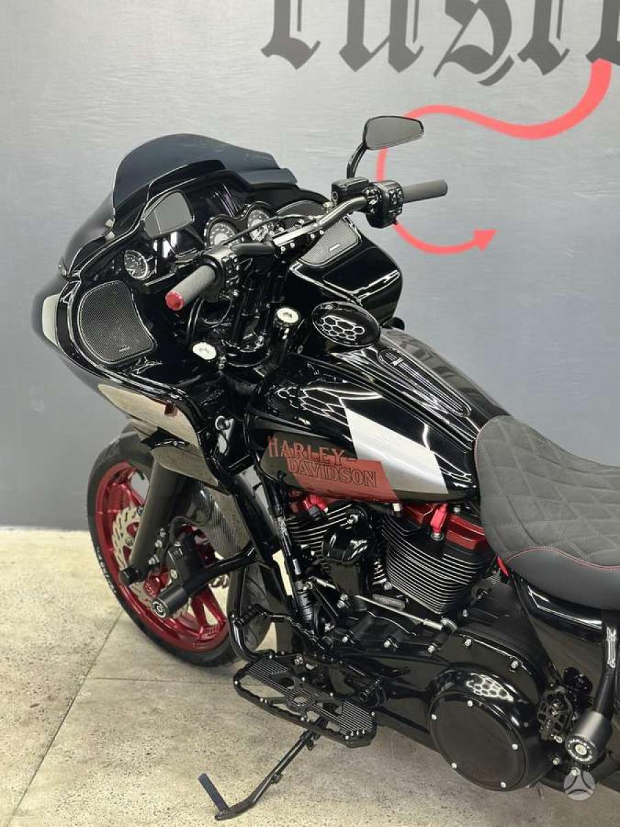 Harley-Davidson Road Glide 2023 Kauņa, ar dzinēja tilpumu 1.80 L un nobraukumu 6 tūkst. km par 23595 €, foto 4 vietnē AUTOMOTO.COM.LV