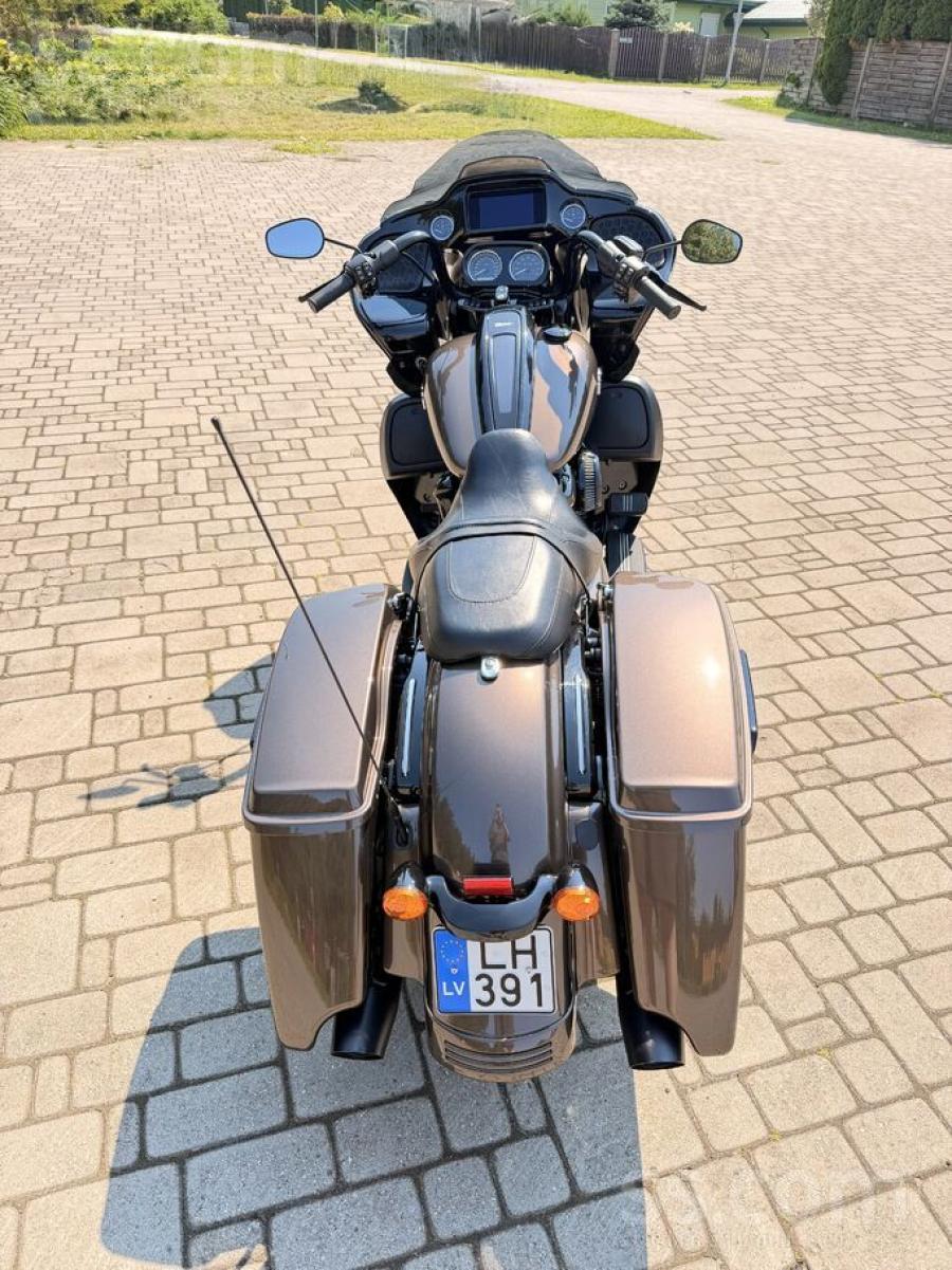 Harley-Davidson Road Glide 2023 Rīga, ar dzinēja tilpumu 1.87 L un nobraukumu 0 tūkst. km par 22000 €, foto 4 vietnē AUTOMOTO.COM.LV
