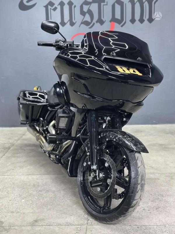 Harley-Davidson Road Glide 2024 Kauņa, ar dzinēja tilpumu 1.92 L un nobraukumu 3 tūkst. km par 32549 €, foto 1 vietnē AUTOMOTO.COM.LV