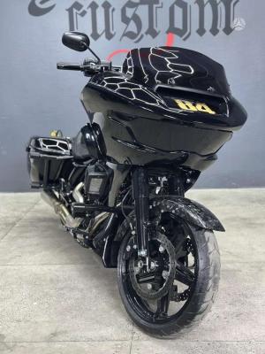 Harley-Davidson Road Glide 2024 Kauņa, ar dzinēja tilpumu 1.92 L un nobraukumu 3 tūkst. km par 32549 €, foto  vietnē AUTOMOTO.COM.LV