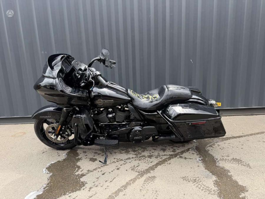 Harley-Davidson Road Glide 2024 in Kaunas, with an engine capacity of 1.87 L and mileage of 2 thousand km for 13700 €, photo 3 on AUTOMOTO.COM.LV
