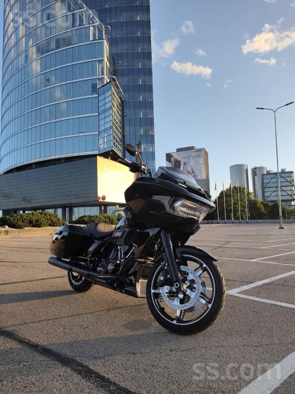 Harley-Davidson Road Glide 2024 in Riga, with an engine capacity of 1.92 L and mileage of 0 thousand km for 29500 €, photo 2 on AUTOMOTO.COM.LV